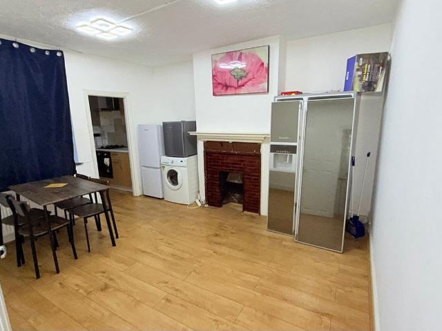 Apartment at High Street, Borough of Spelthorne