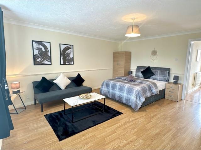 Apartment at High Street, Brentwood