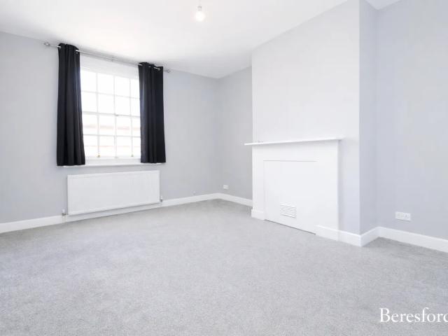 Apartment at High Street, Brentwood