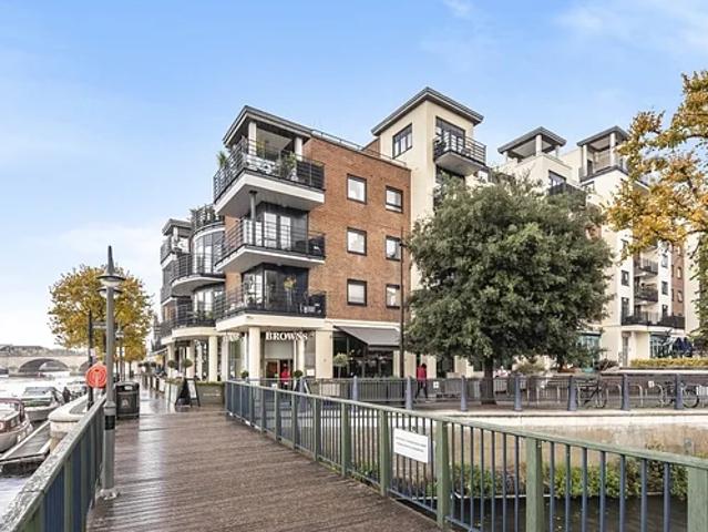 Apartment at High Street, Greater London