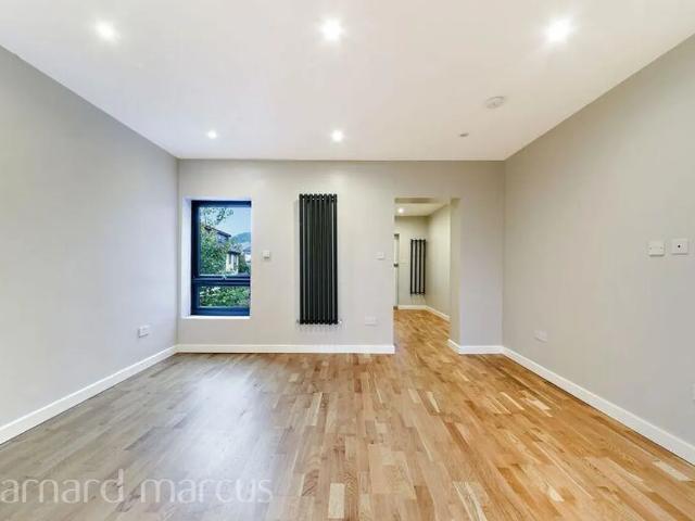 Apartment at High Street, Greater London