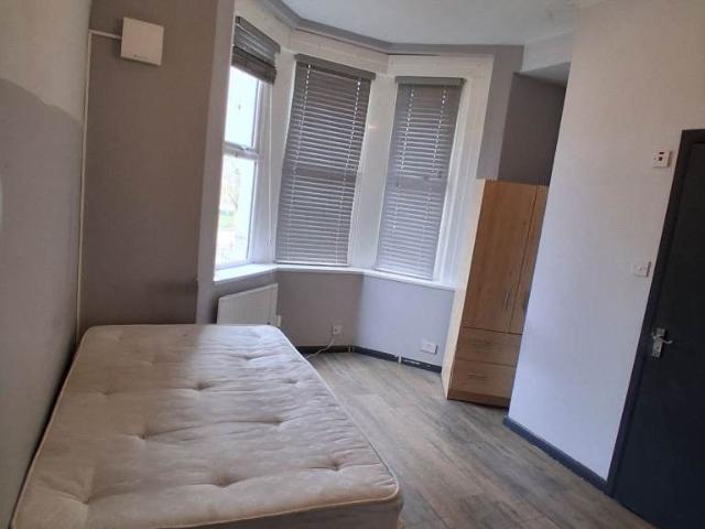 Apartment at High Street Harlesden, Greater London