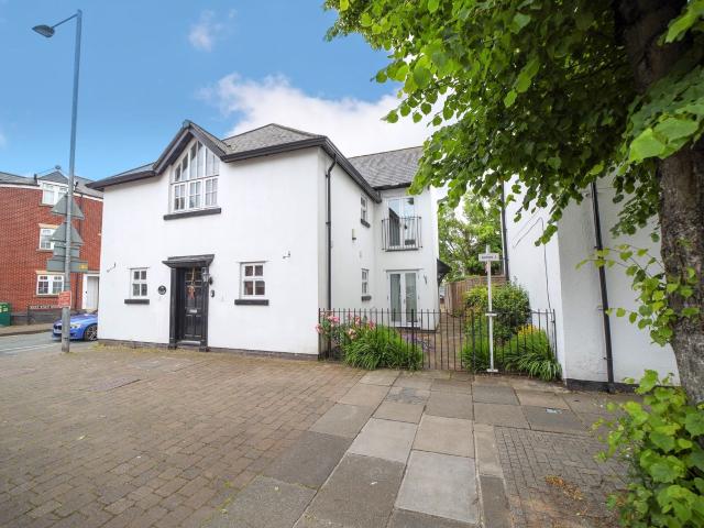 Apartment at High Street, Newton le Willows