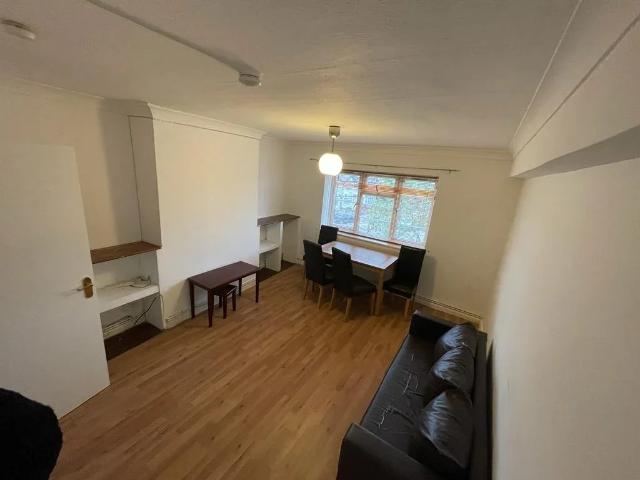 Apartment at High Street South, Greater London