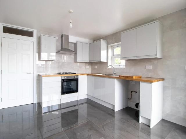 Apartment at High Street South, Greater London
