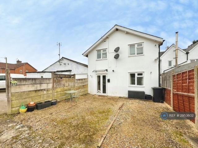 Apartment at High Street, Semington