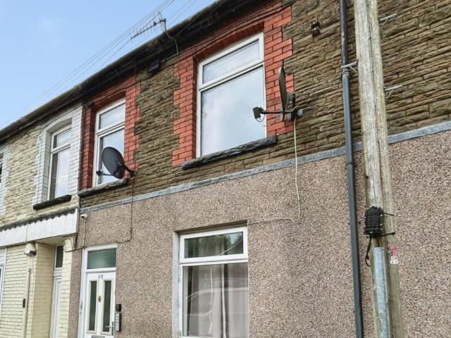 Apartment at High Street, Pengam