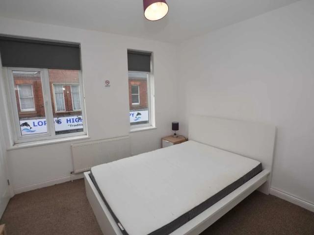 Room at High Street, Rushden