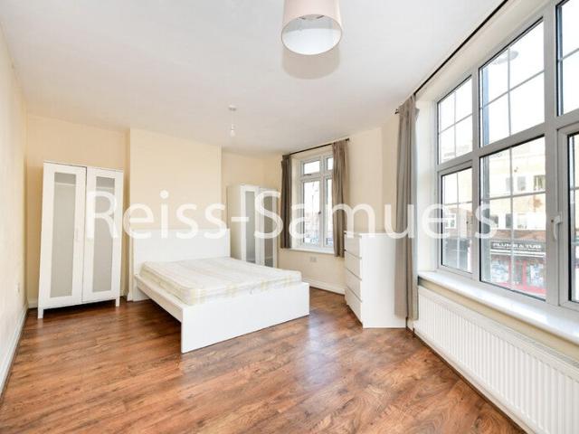 Apartment at High Street Whitton, Greater London