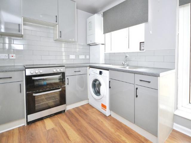 Apartment at High Street Whitton, Greater London
