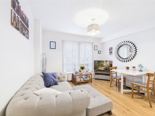 Apartment at High Street, Theale