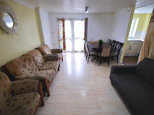 Apartment at Highmead Crescent, Greater London