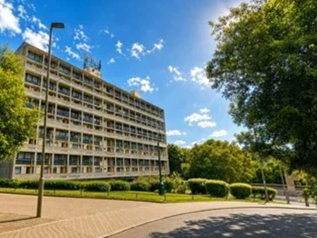 Apartment at Highcliffe Drive, Greater London