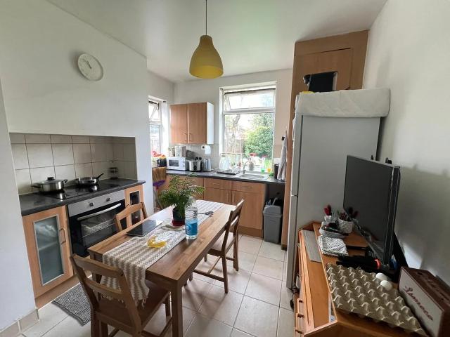 Apartment at Highfield Avenue, Greater London