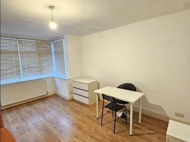 Apartment at Highfield Avenue, Greater London