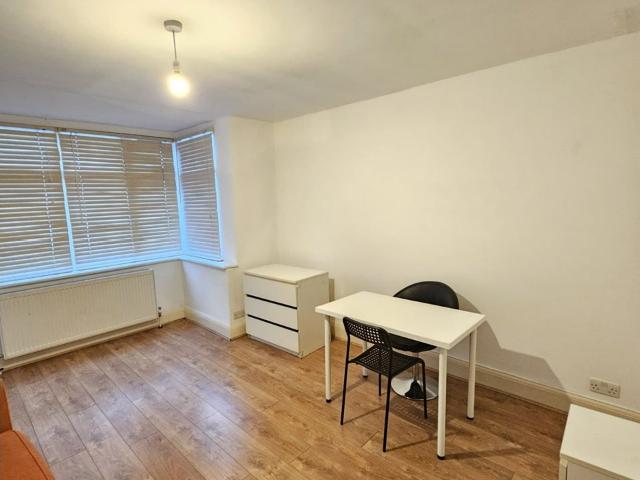 Apartment at Highfield Avenue, Greater London