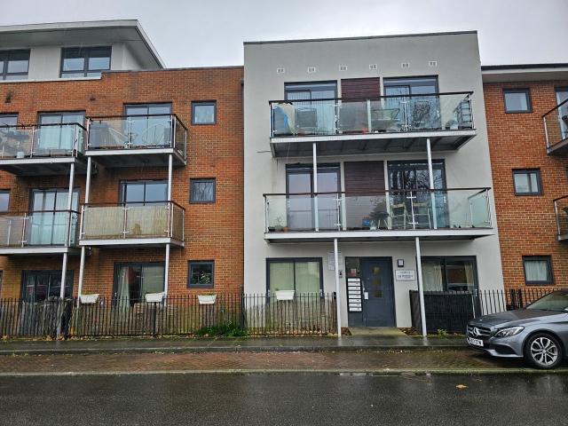 Apartment at Highfield Close, Greater London