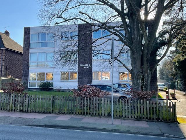 Apartment at Highfield Drive, Greater London