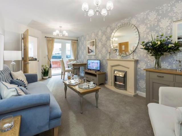 Apartment at Highfield Road, Elmbridge