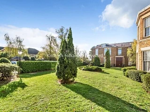Apartment at Highgrove Close, Greater London