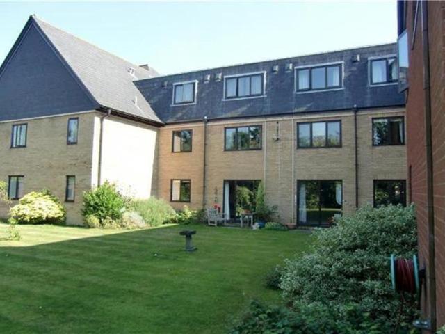 Apartment at Highworth Avenue, Cambridge
