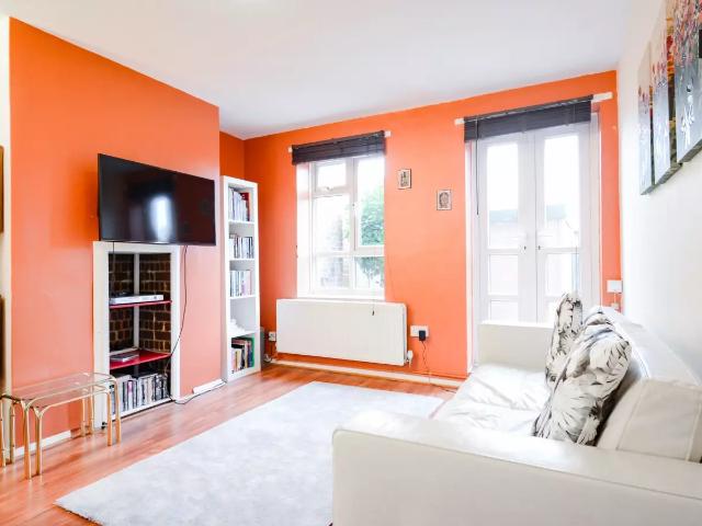 Apartment at Hildenborough Gardens, Greater London