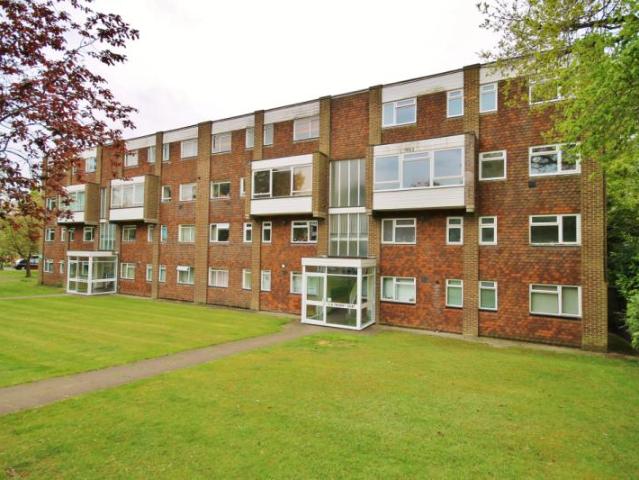 Apartment at Hill View Road, Woking