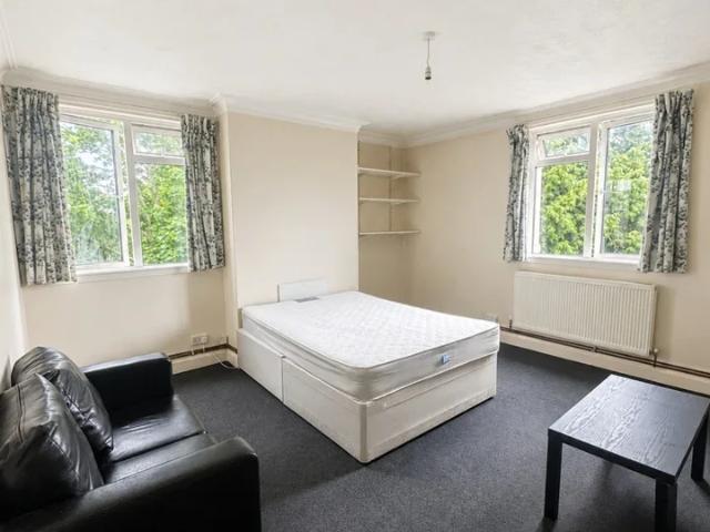 Apartment at Hill Lane, Southampton