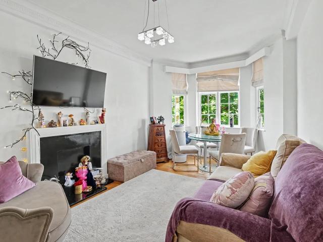 Apartment at Hill Road, City of Westminster