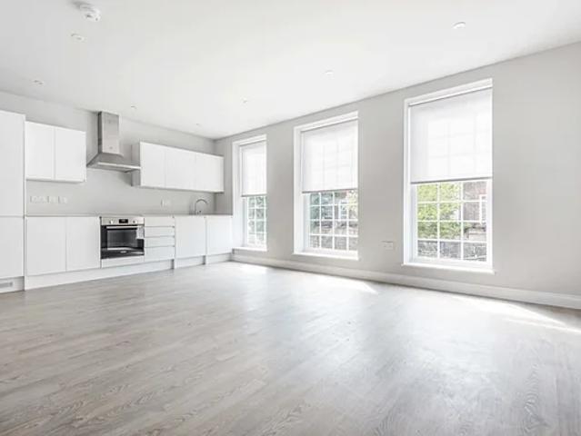 Apartment at Hill Road, Greater London
