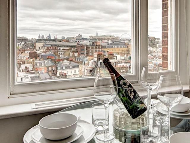 Apartment at Hill Street, City of Westminster