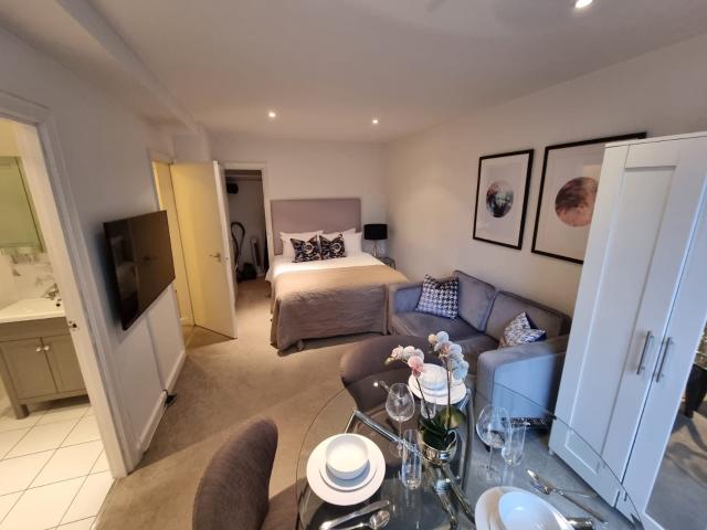 Apartment at Hill Street, City of Westminster