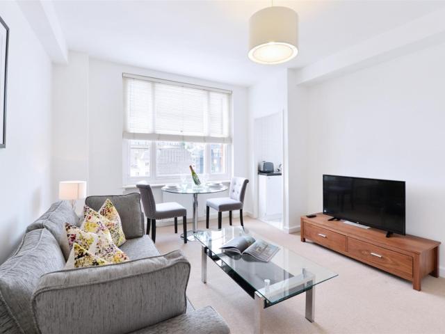 Apartment at Hill Street, London