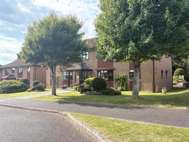 Apartment at Hillborough Close, Rother