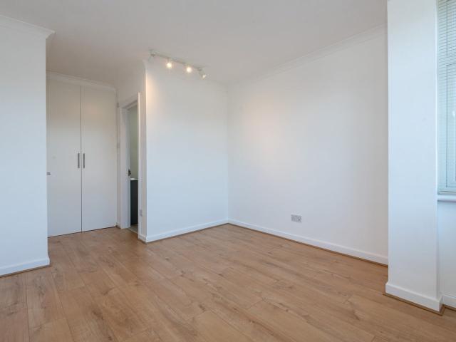 Apartment at Hillcrest Avenue, Greater London