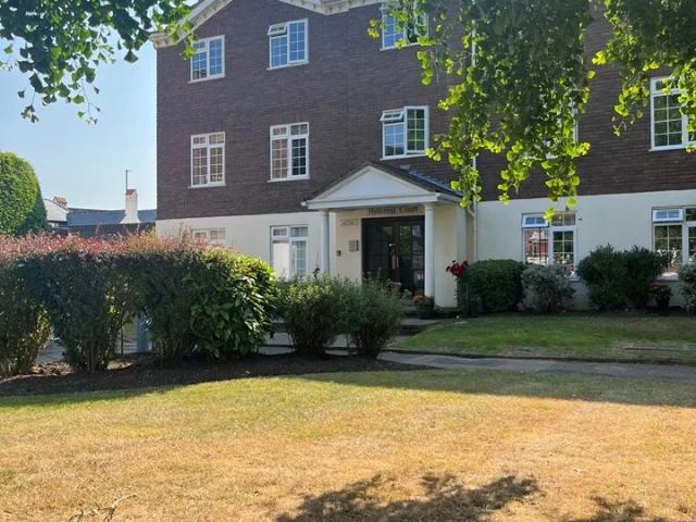 Apartment at Hillcrest, Elmbridge