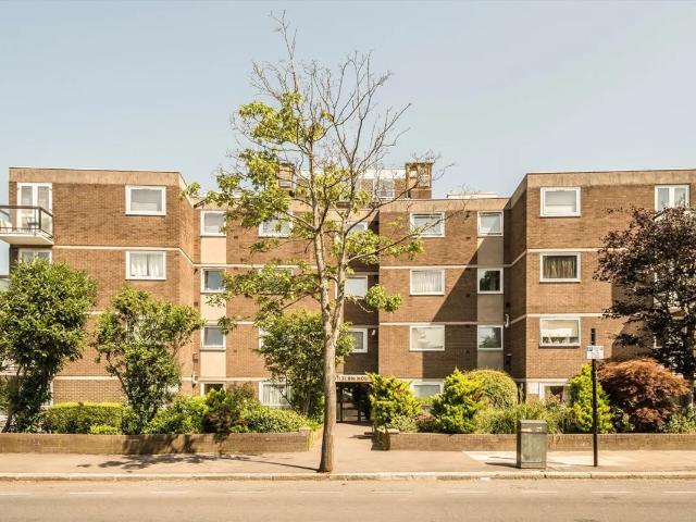 Apartment at Hillcrest Road, Greater London