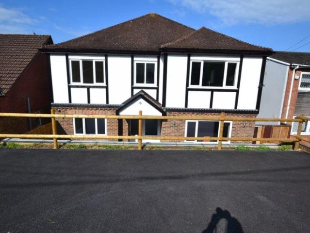 Apartment at Hillcrest Road, Greater London