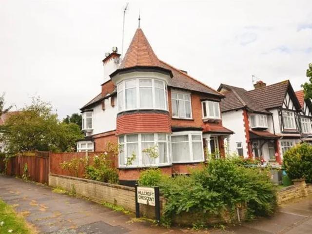 Apartment at Hillcroft Crescent, Greater London