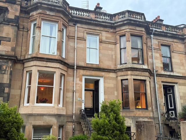 Apartment at Hillhead Street, Glasgow