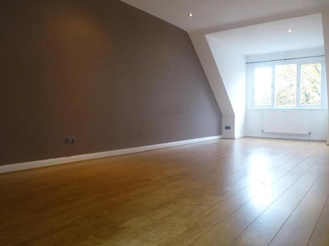 Apartment at Hillside Avenue, Greater London