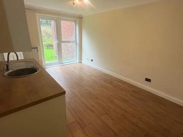 Apartment at Hilltop Court, Luton