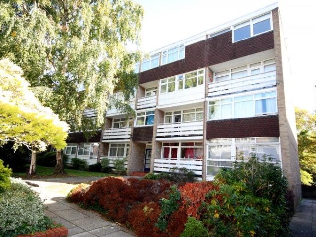 Apartment at Hillview Court, Woking