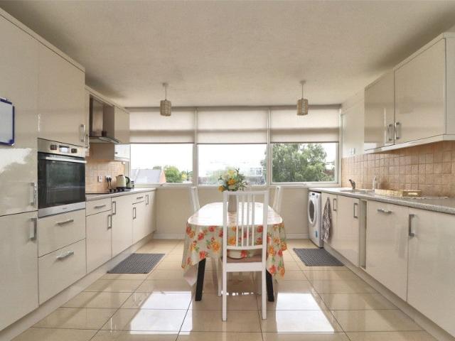 Apartment at Hillview Court, Woking