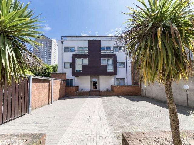 Apartment at Hutching's Street, Greater London