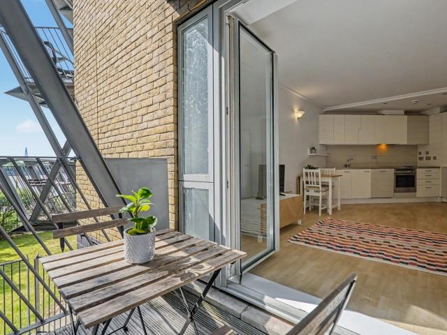 Apartment at Hutching's Street, Greater London