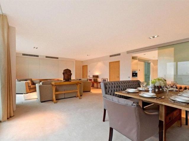 Apartment at Hutching's Street, Greater London