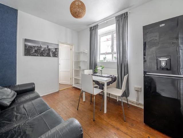 Apartment at Hudson Close, Greater London