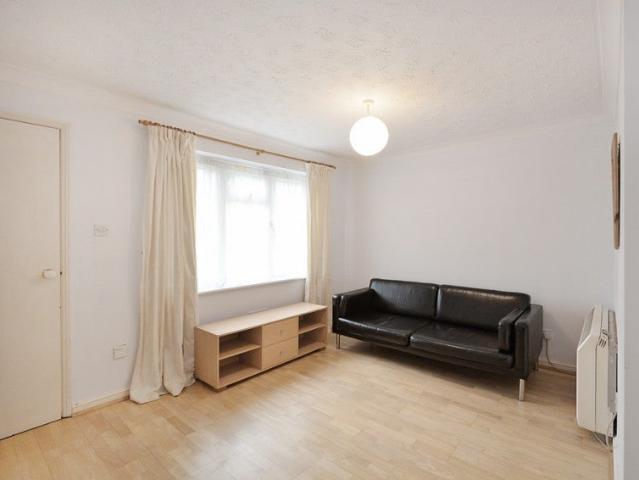 Apartment at Hull Close, Greater London
