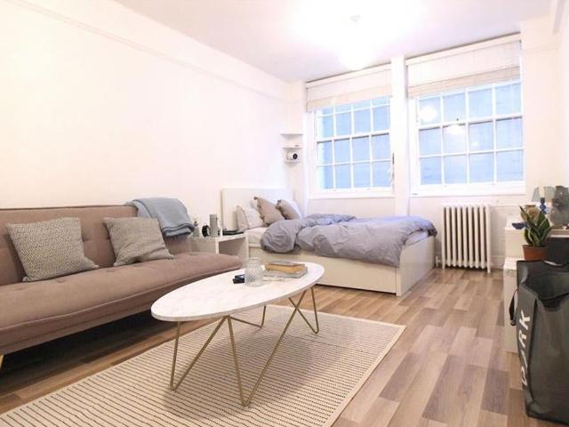 Apartment at Huntsworth Mews North, City of Westminster